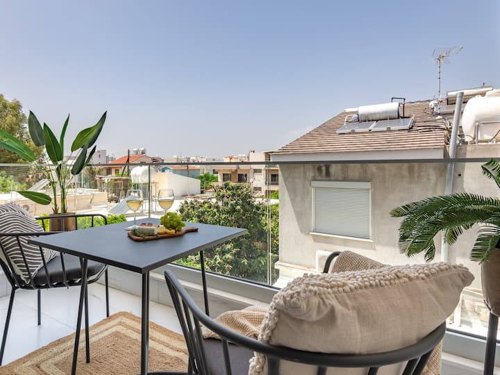Sanders Cruise - Lovely Studio Apt With Balcony - Limassol