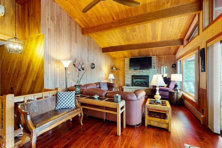3br Lakefront Home With Dock, Firepit, Lake Views - Two Sisters Lake, WI