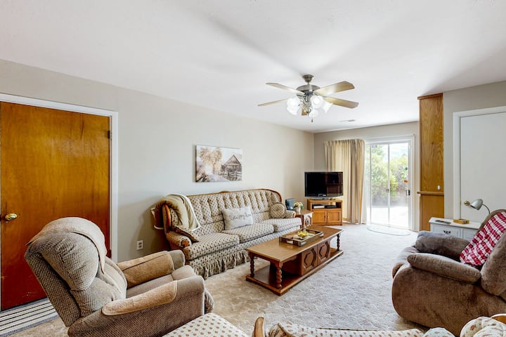 Single-story 4br With Patio, Central Ac, & W/d - Farmington, NM