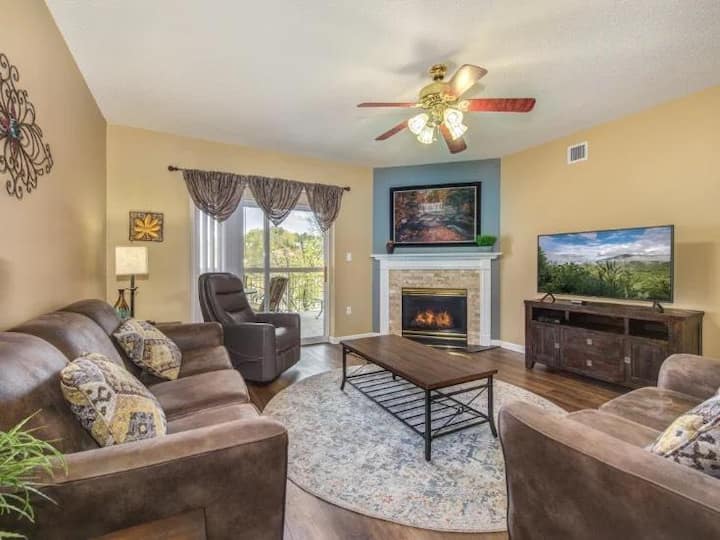 Wake Up To The River, Walk To The Fun - 3 Br Condo - Pigeon Forge, TN