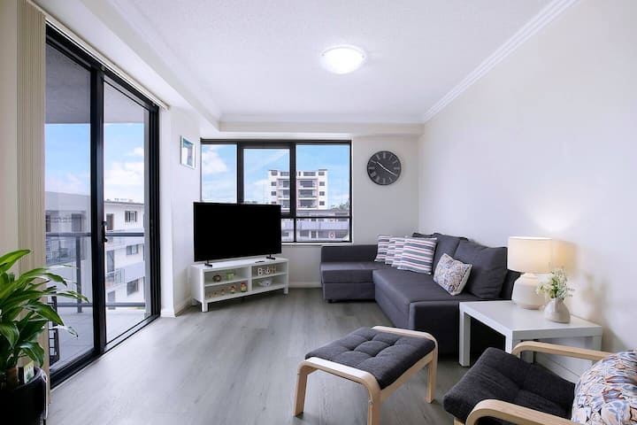 Breezy Beachside: Enjoy Outdoor Fun And Relaxation - Gold Coast