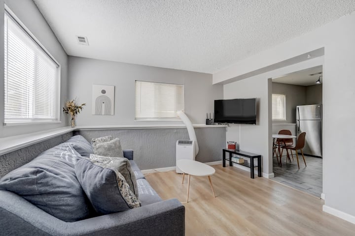 Quarry Base! Cozy Stay W Views & Games - Colorado Springs, CO