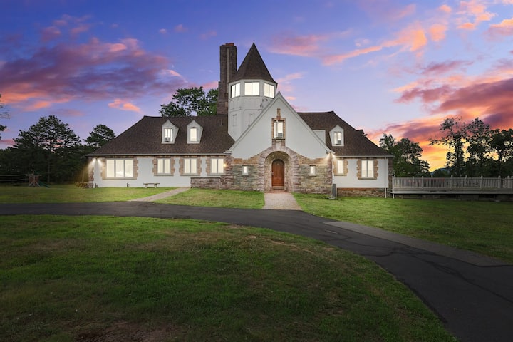 Majestic Secluded Castle Breathtaking Views - Mount Pocono, PA