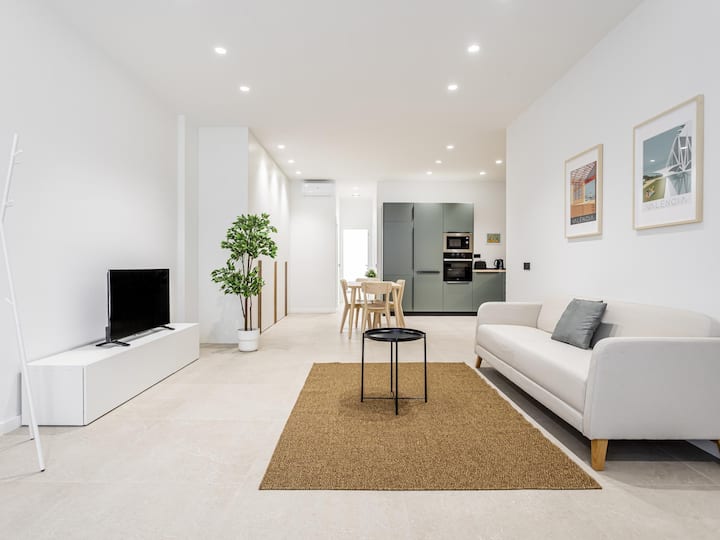 Stylish 2 Bedroom 2 Bathroom With Patio · Dg12i - Valencia