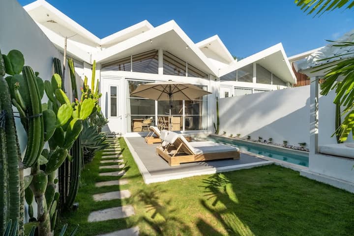 Sea Breeze Retreat 4: Modern 3br Villa In Canggu - Canggu