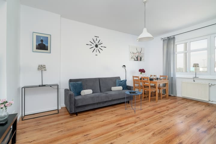 Bright Apartment With Balcony | Workspace - Poznań