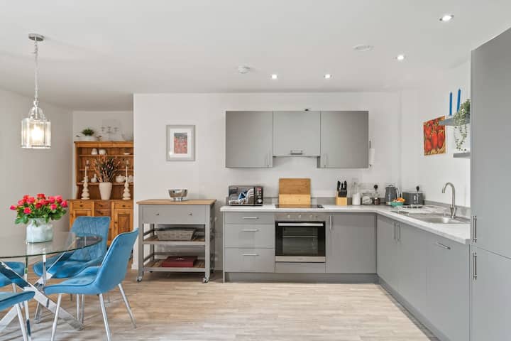 Modern Apartment, Private Parking, Central Taunton - Taunton