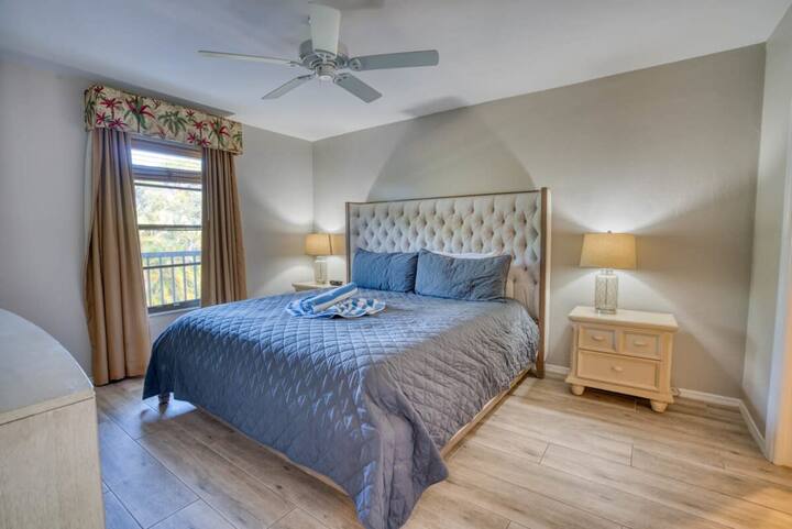 Stunning Second Floor Park Shore Resort Unit 223 - ネープルズ, FL