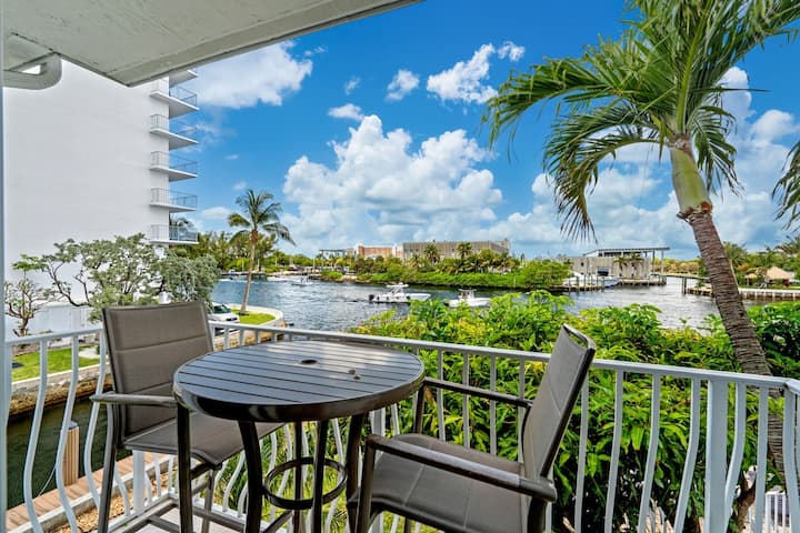 Waterfront Retreat With Views, Walk To Beach - Pompano Beach