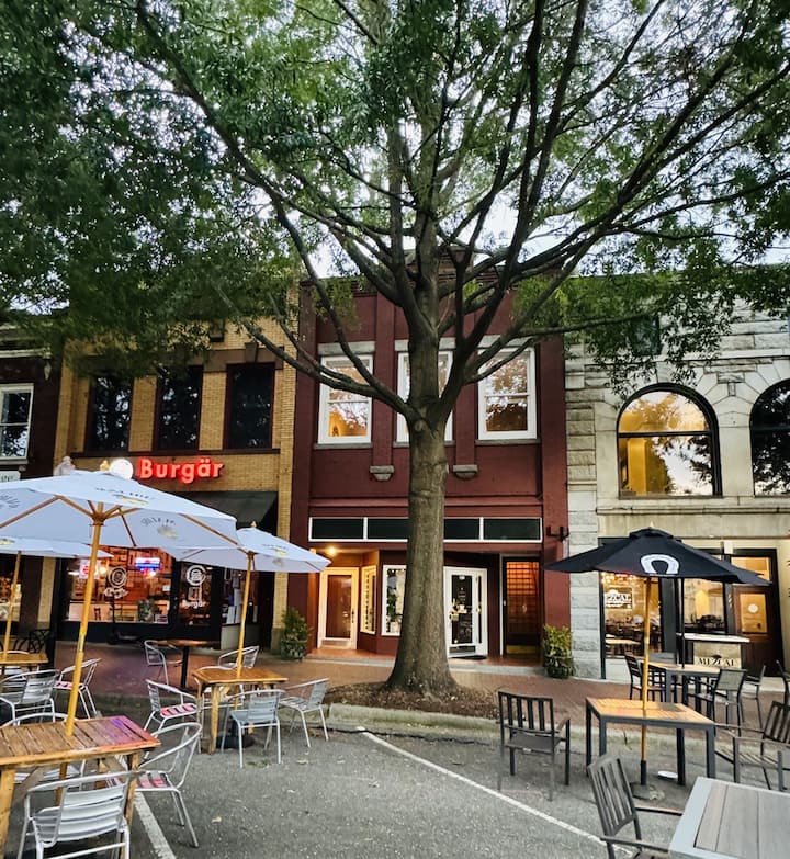 In The Center Of Downtown Spartanburg- Literally! - Spartanburg, SC