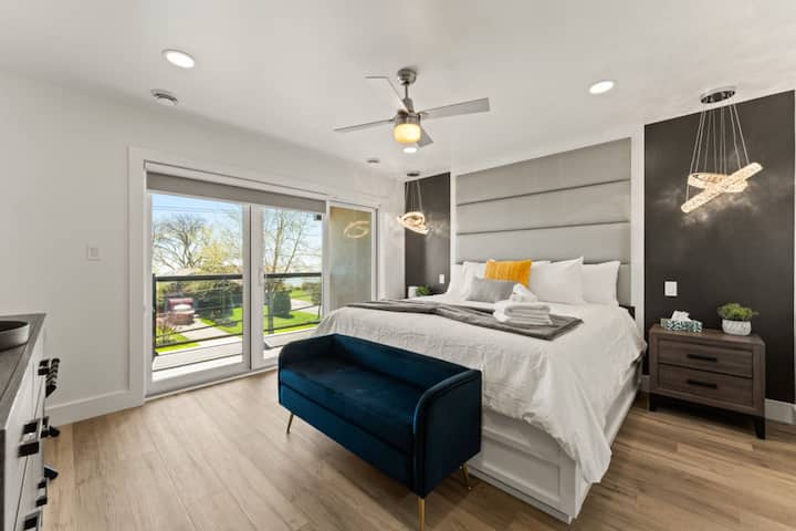 Luxury 171-2 Condos With Magnificent Lakeview - Leamington