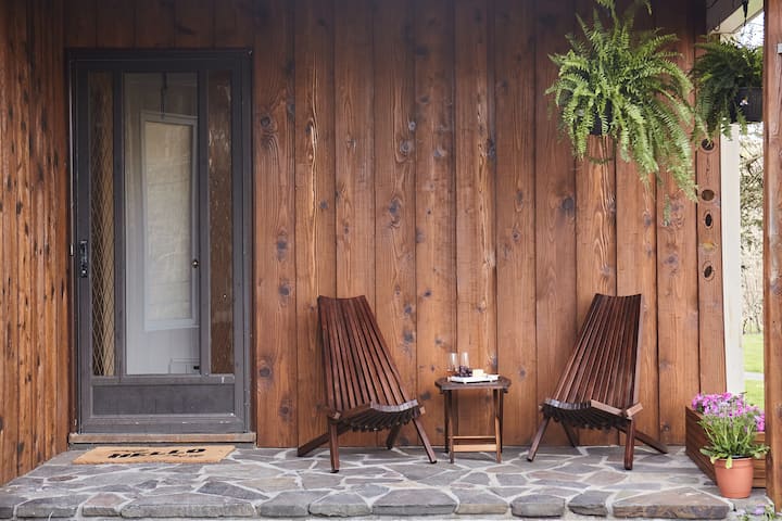 Catskills Retro Retreat-  Upstate Home W/ Hot Tub - Saugerties, NY