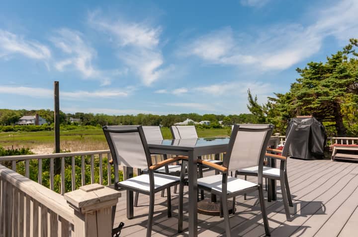 Cozy Marshfront Cottage Steps From The Beach - Sandwich, MA