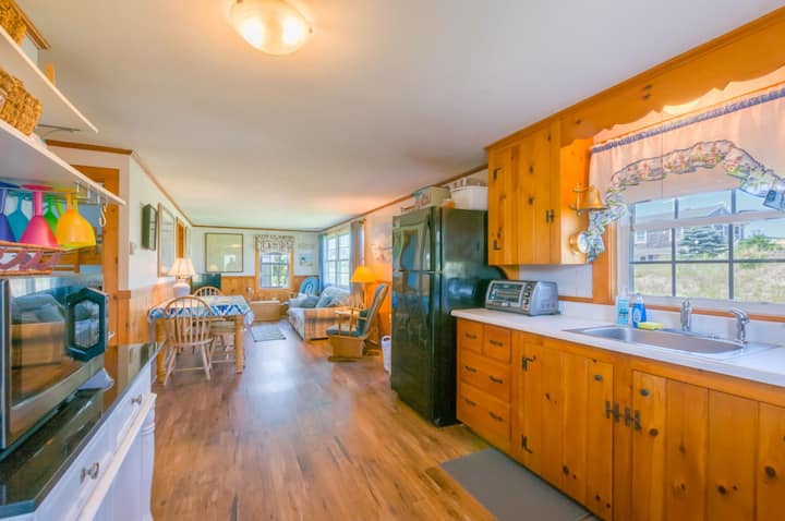 Cape Escape – Dog Friendly & Steps To The Sea - Sandwich, MA