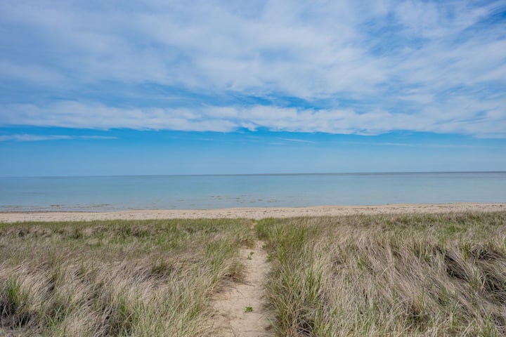 Sea Haven Cottage: Nautical Charm Awaits - Sandwich, MA