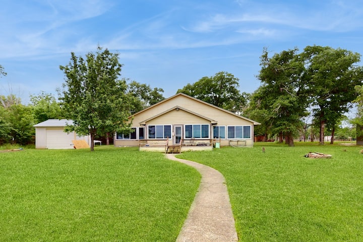 3br Home-rural & Unique Waterfront Home - Lake Limestone, Thornton