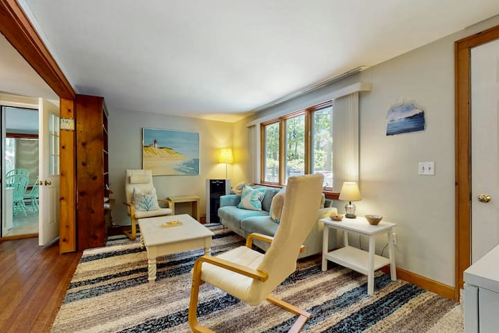 Dog-friendly 2br With Firepit, Walk To Bay Beaches - Eastham, MA