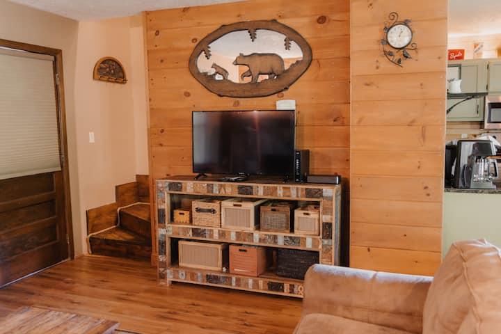 3br Cabin, Lake Access, Fishing, Gameroom, Hot Tub - Pigeon Forge, TN