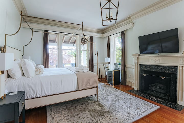 The Queen Anne Suite At Oakdene: Historic Inn - Staunton, VA
