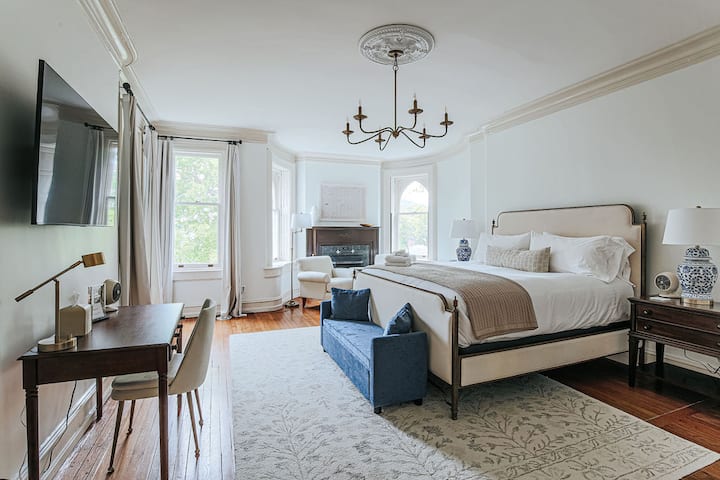 The Echols Suite At Oakdene: Historic Staunton Inn - Staunton, VA
