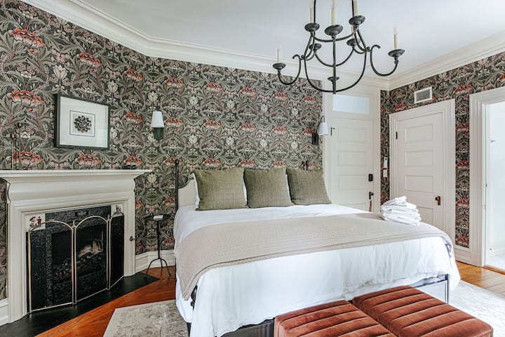 The Margaret Suite At Oakdene: Historic Inn - Staunton, VA
