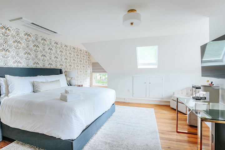 The Governor's Suite At Oakdene: Historic Inn - Staunton, VA