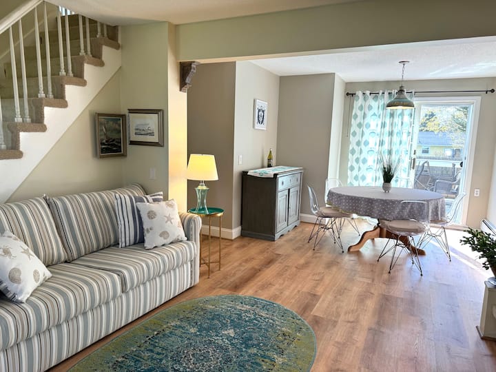 Whimsical Nautical Summer Vacation Escape! - Narragansett, RI