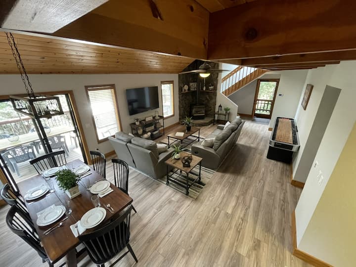 Blue Lake Springs Rustic Retreat Wgames & Deck - Arnold, CA