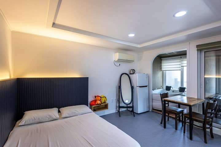 경주의 깔끔하고 아늑한 객실 A동 205호제트스파공용실내수영장 - Gyeongju-si