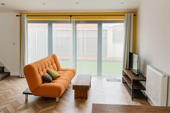 Chic Urban Haven With Double Bed House - Bristol