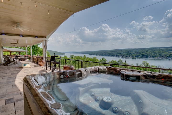 The Villa: Hot Tub, Sauna, Game Room, Theatre - Finger Lakes, NY
