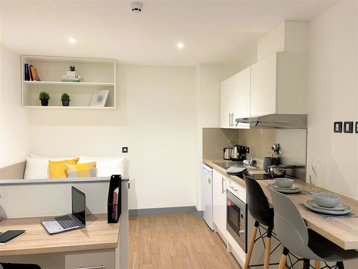 Student Only Ensuite Room At Great Patrick Street - Belfast