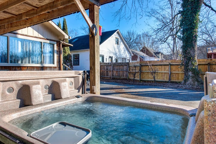 Charming Historic House With 3 Bedrooms - Minutes - Sevierville, TN