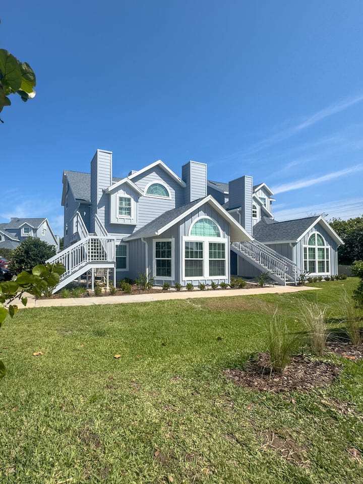 Beachside Elegance: Pool / Spa / Sun Beach 888 - Edgewater, FL