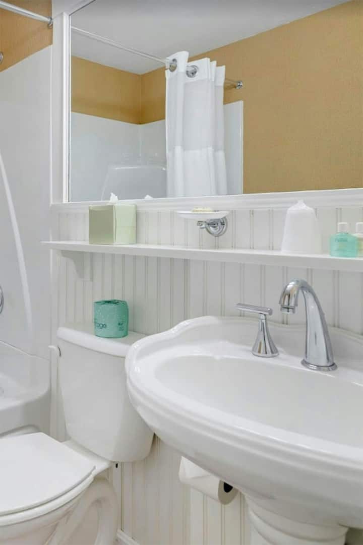 Room For Your Crew (And Then Some!) - Ogunquit, ME