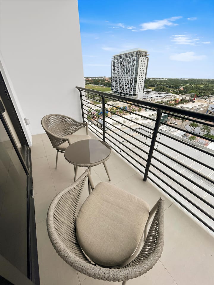 Your Doral Hideaway: 1br Luxury - Doral, FL
