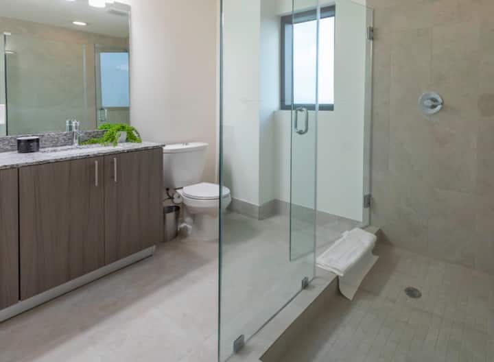 Chic Doral Sanctuary: 1br Urban Luxury - Doral, FL