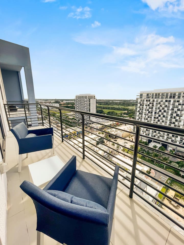 Your Doral Oasis: Spacious Comfort - Doral, FL