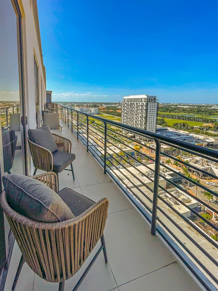 Elegant Doral Living: 3br, 3 Baths - Doral, FL