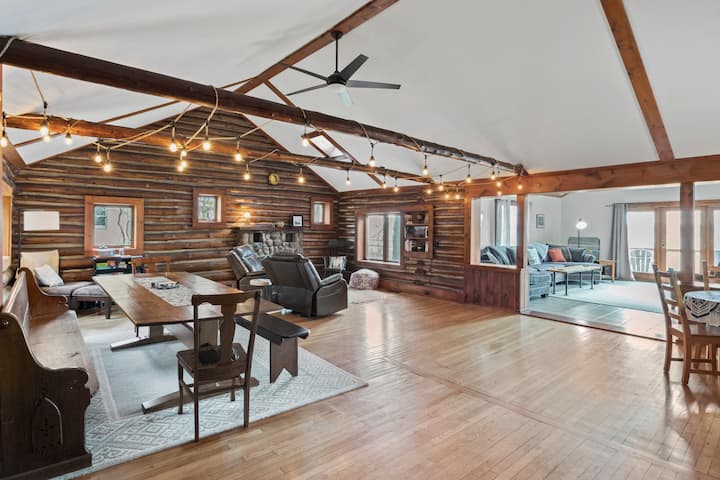 Lakefront | Seneca Wine Trail | Hot Tub | Dock - Geneva, NY