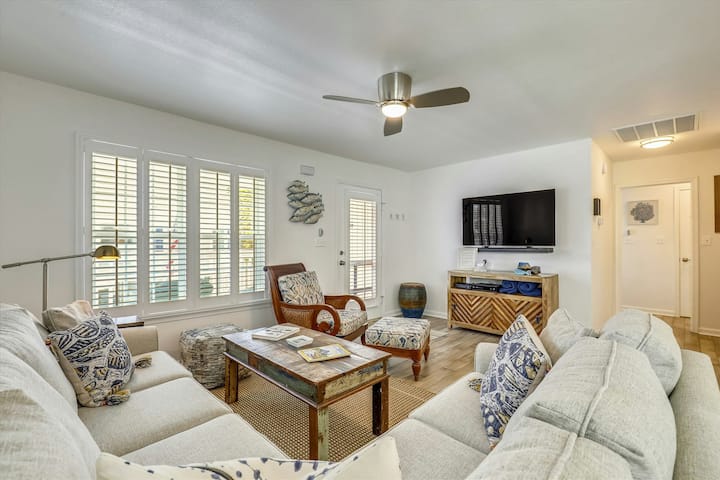 Updated 3br Beach Cottage | Balcony | W/d - Fenwick Island, DE
