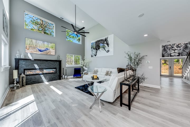 Catalytic- Kentucky Derby Themed Mtn. Getaway - Helen, GA