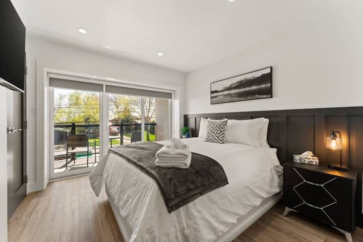 Luxury 171-4 Condos With Magnificent Lakeviews - Leamington