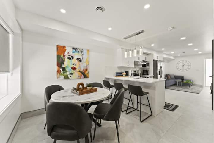 Luxury 171-8 Condos With Magnificent Lakeview - Leamington