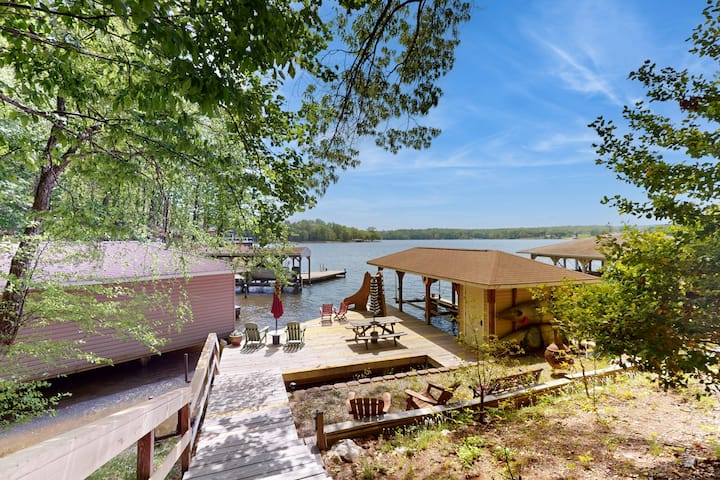 3br Lakefront Home W/hot Tub, Game Room, Fireplace - Lake Anna, VA