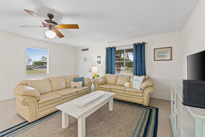 Beach Cottage | Pets Welcome | Near Beach And 30a - Panama City Beach, FL