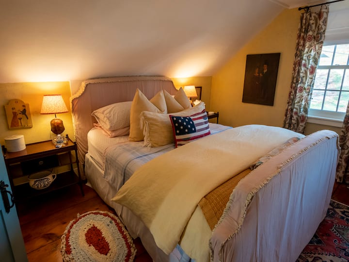 Private Room • Firepit • Water Views • Walk Dt - Stonington, CT