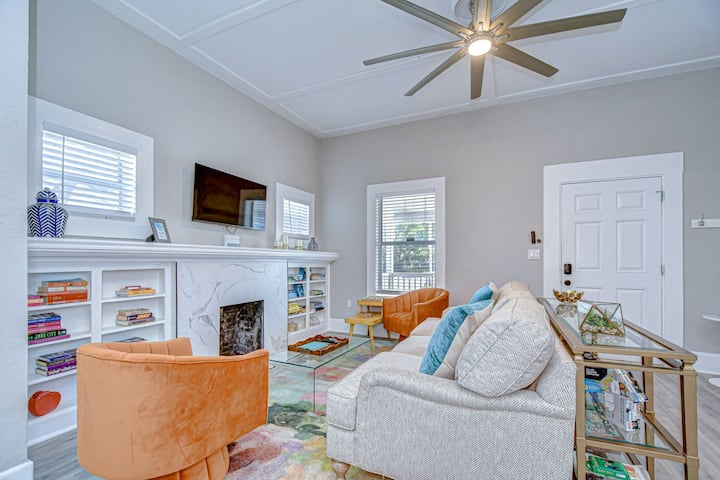 Chic Home 1 Mile From Armature Works, 15 To Tpa - Tampa, FL