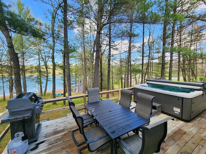 Government Lake Cottage Hot Tub 3 Bedrooms - Baldwin, MI