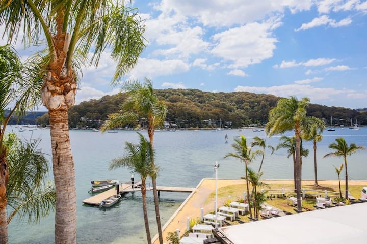 Luxury Waterfront 2 Bedroom Apartment - Scotland Island